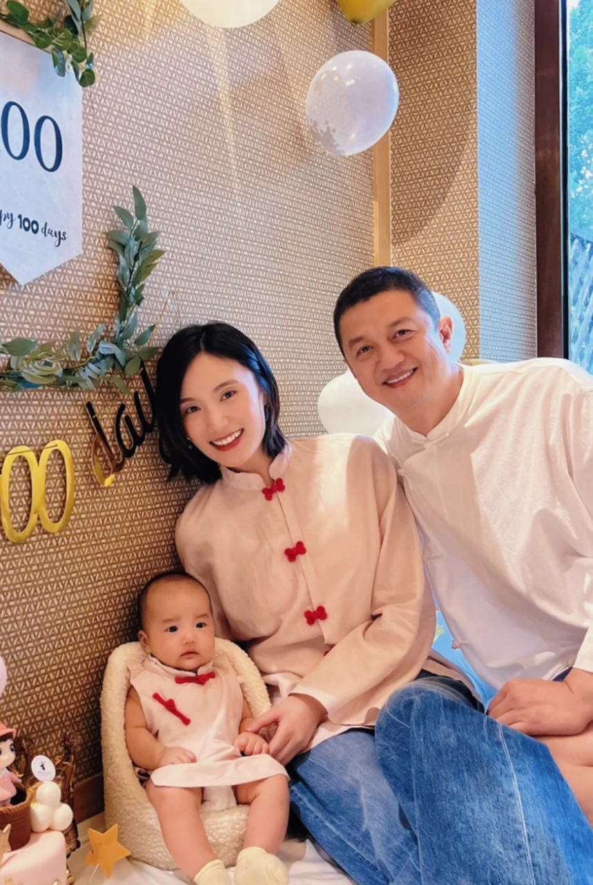 A recent photo of Li Yapeng's 19-year-old wife, now I finally ...