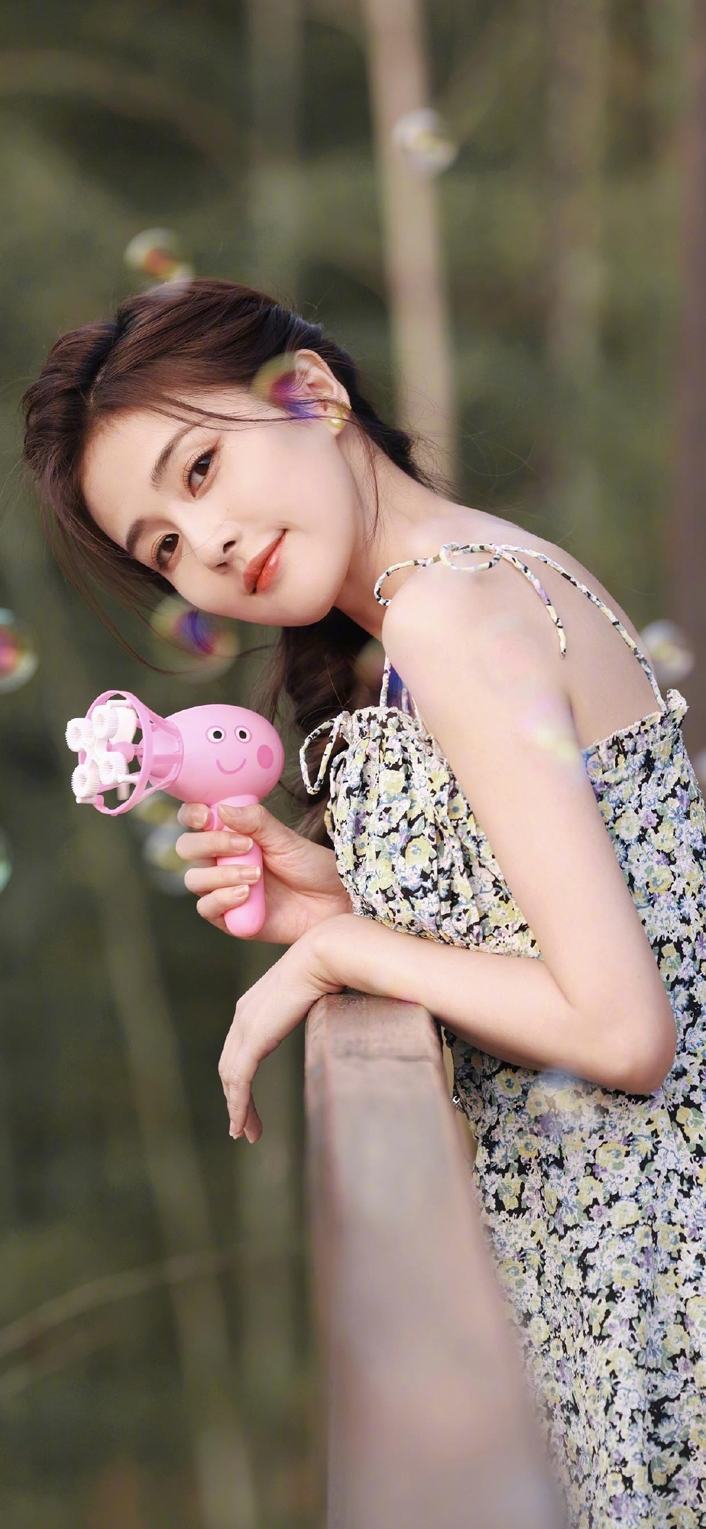 A set of beautiful girl white deer lock screen wallpaper - iNEWS