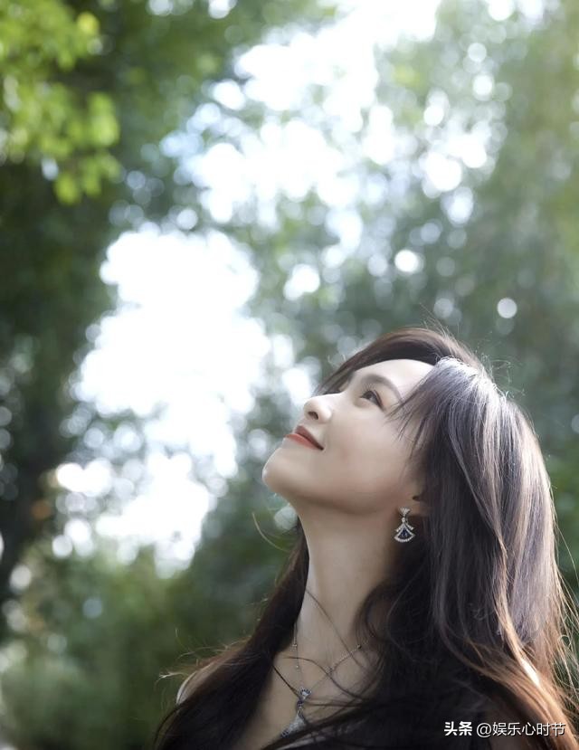 Sweet goddess, beautiful and dignified; Tang Yan - iMedia