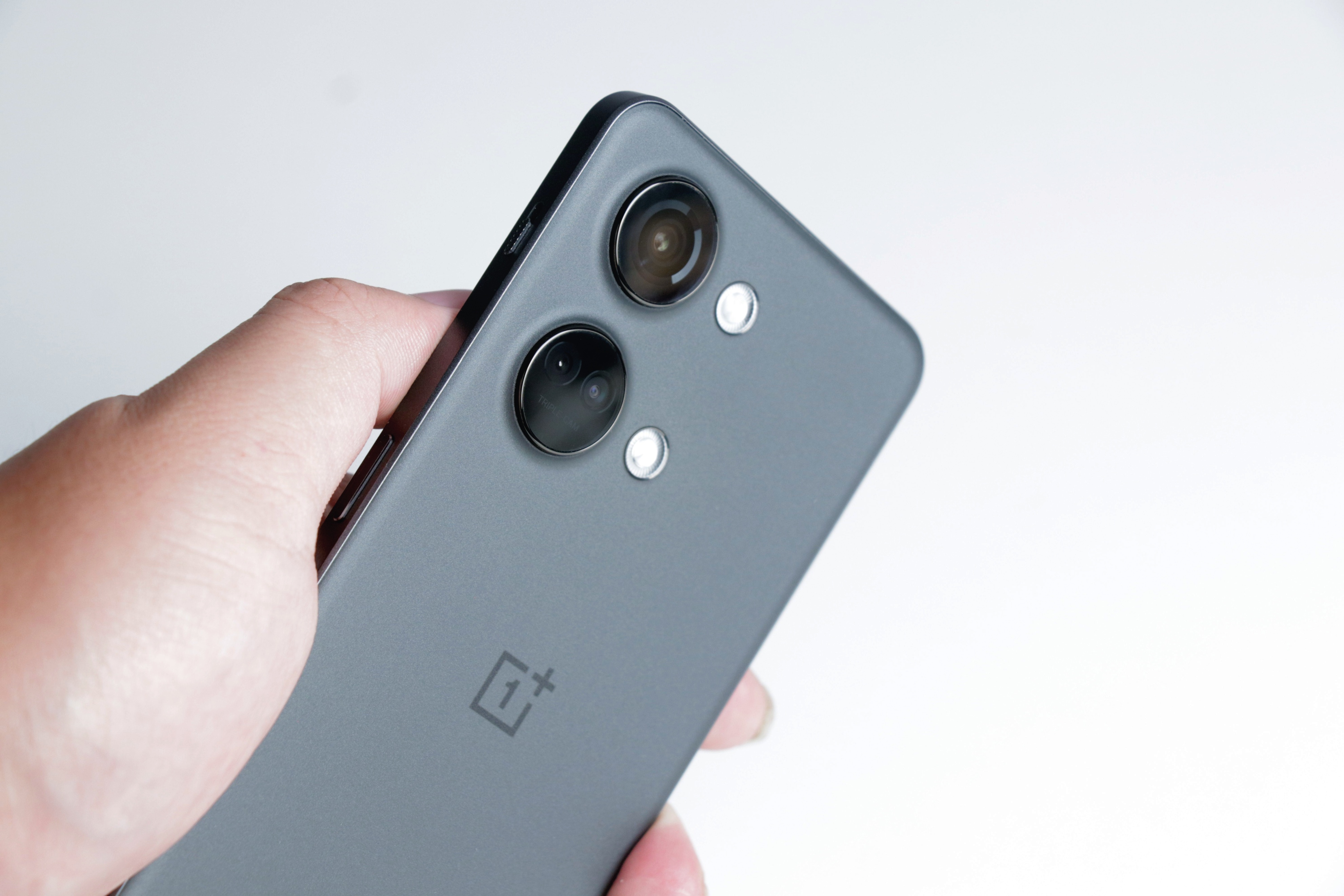Switching from Apple XR to OnePlus ACE 2V, flying experience - iNEWS