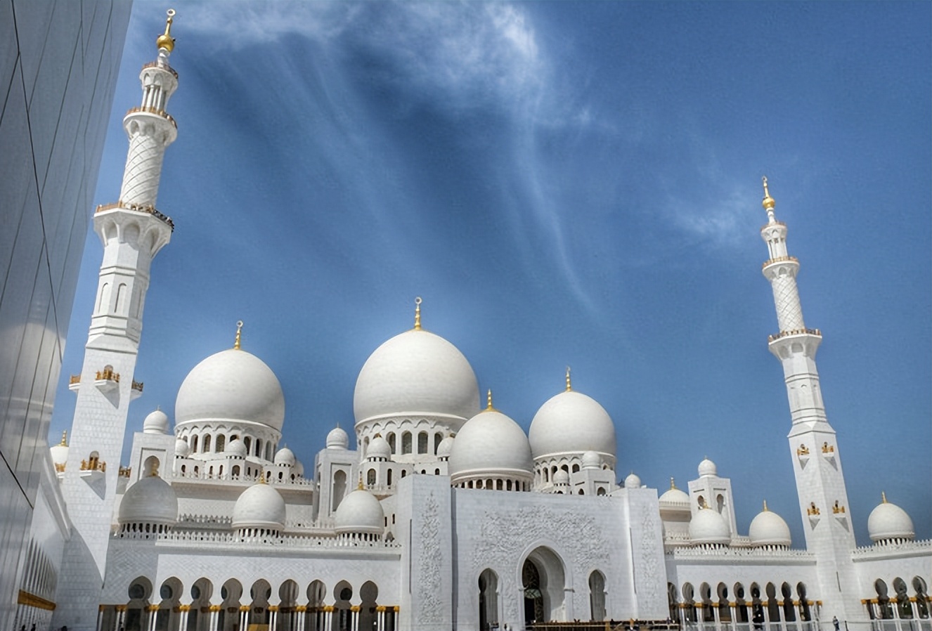 Grand Mosque: An important religious site, bearing the glory and ...