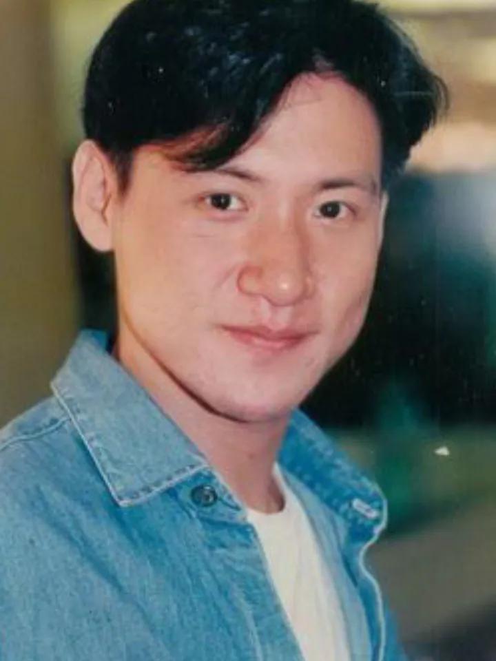 Jacky Cheung, the original singer of "Walk With You Forever", was young ...