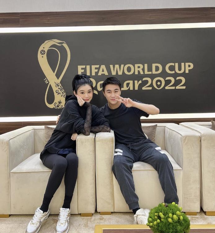 Xi Mengyao posted a group photo of the World Cup, and laughed with He ...