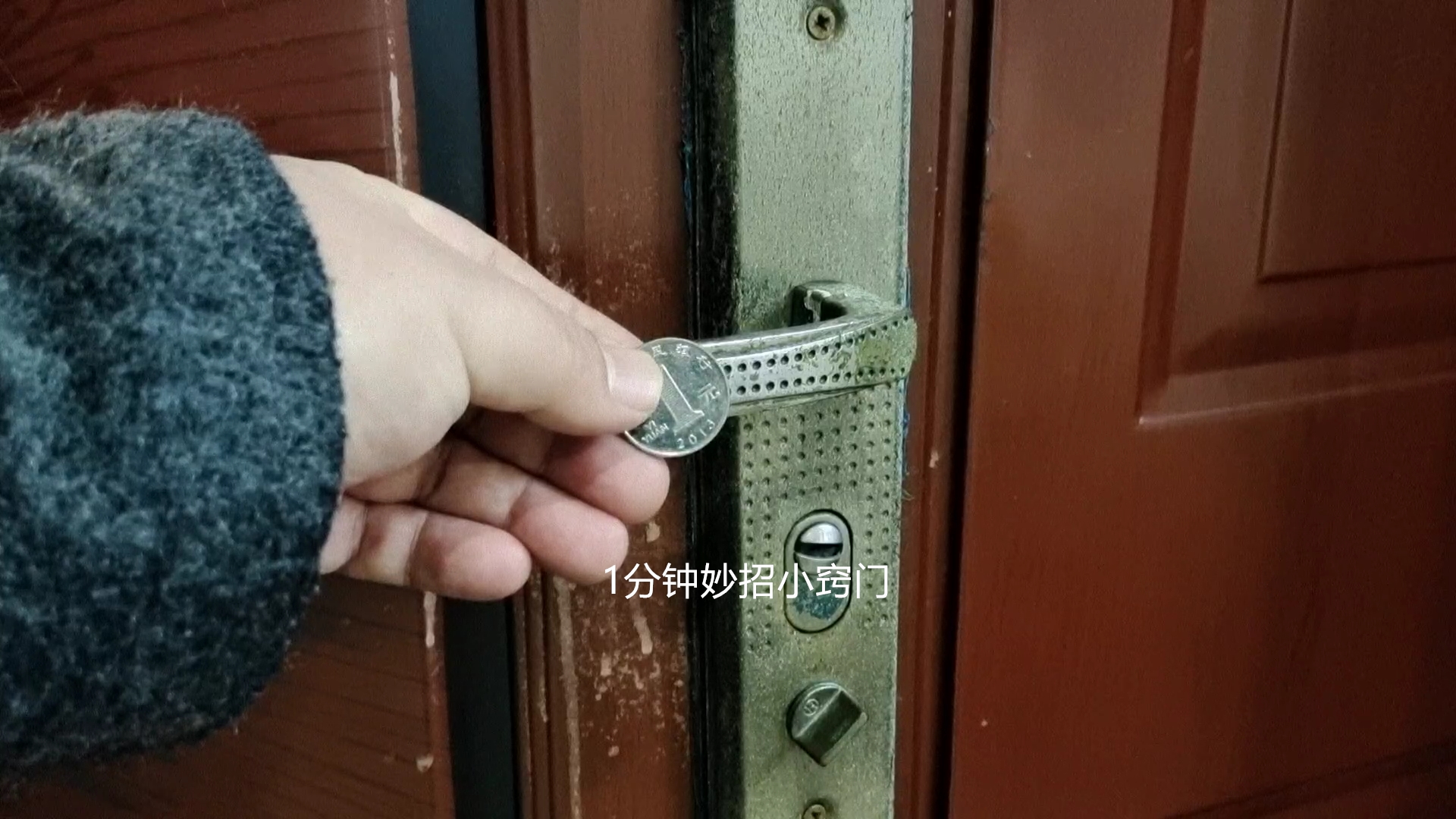Before going out, remember to touch the doorknob with a coin, there are ...