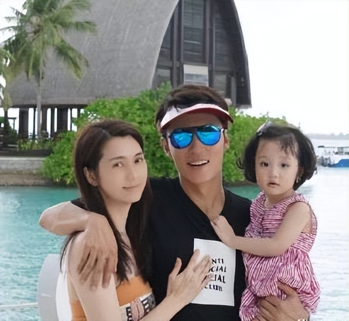 Hong Xin officially announced her divorce from Zhang Danfeng in the early morning! Review of the ...