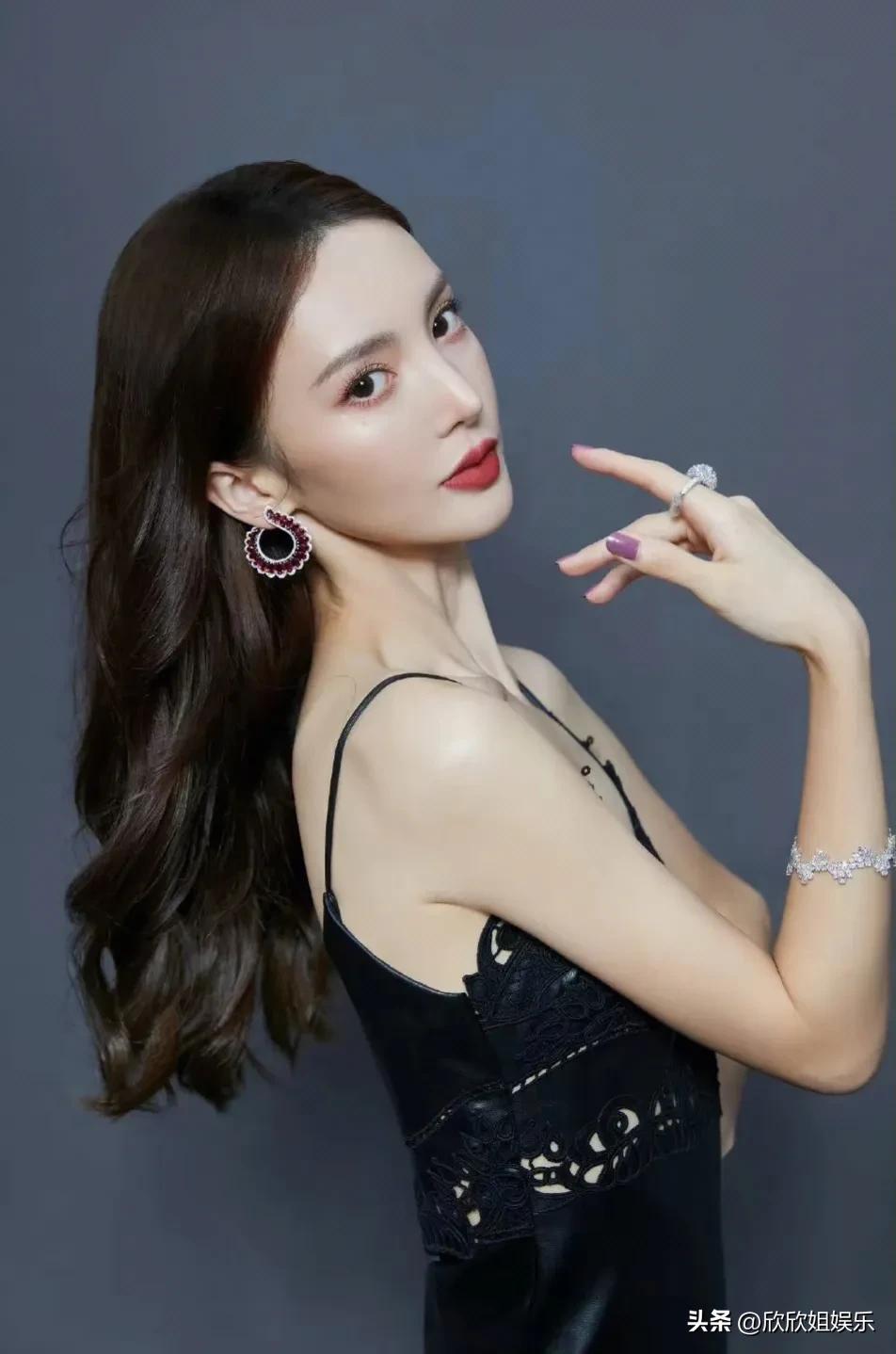 Female star Jin Chen - iNEWS