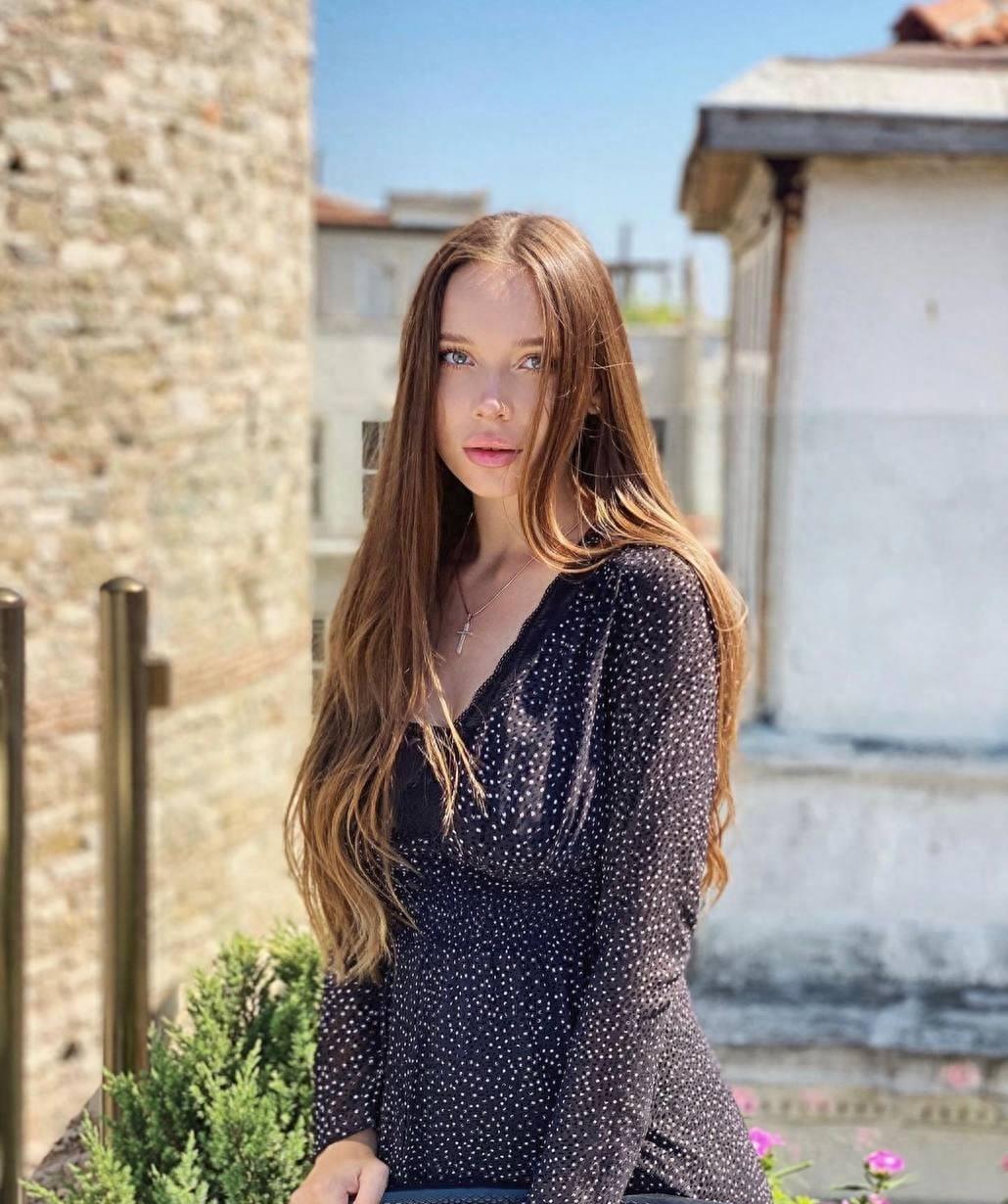 I am responsible for the beauty, and you are responsible for watching ...