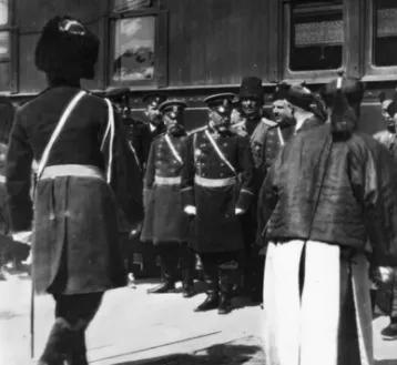 Old photos in the late Qing Dynasty: The men's big braids are thick and ...