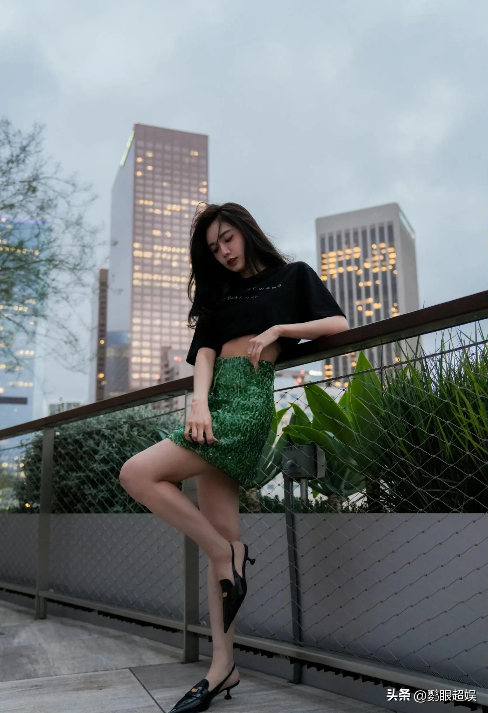Mina's sexy photo of her waistless short skirt, so beautiful that she ...
