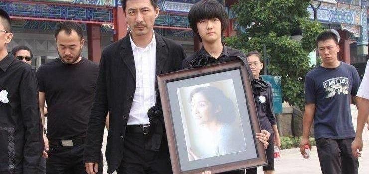 10 years after the original famous actor Li Ting passed away, her ex ...