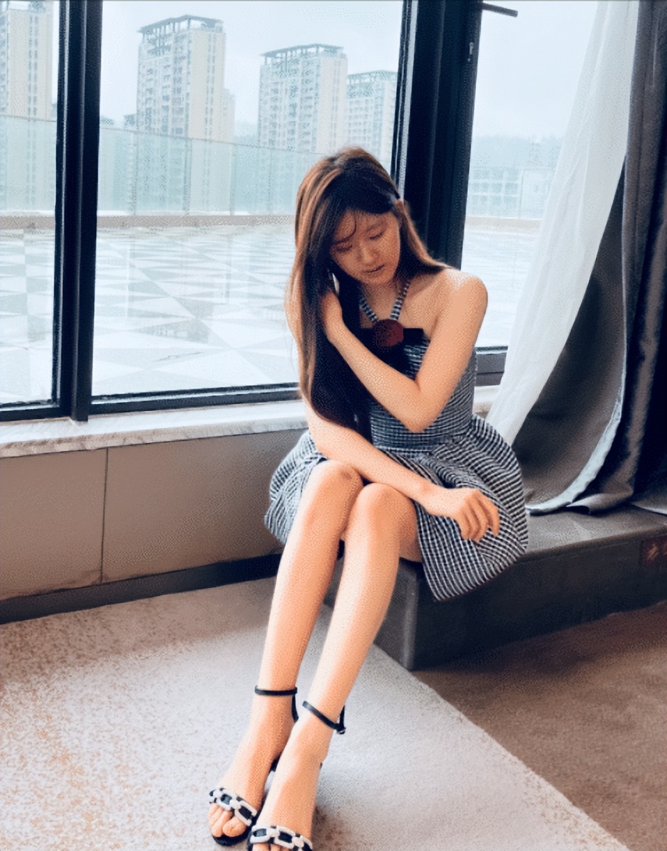 "Let's Try the World" broke 200 million in 3 days!Zhao Lusi's home photos exposed fans: I feel ...