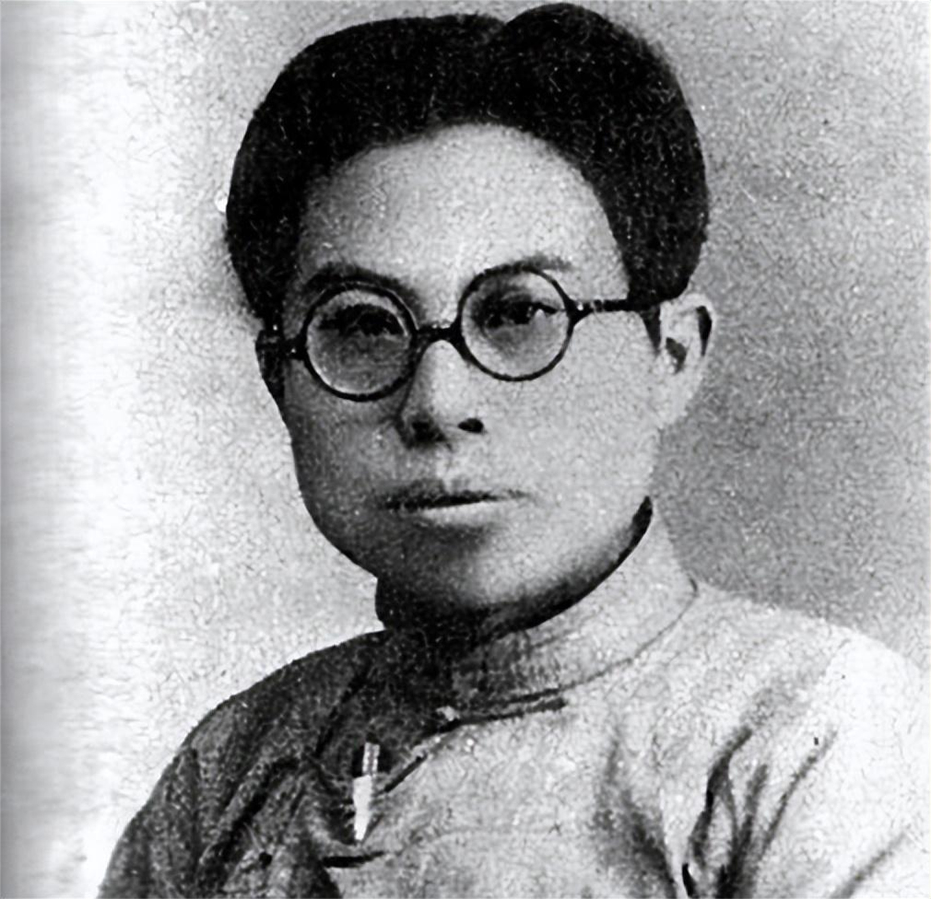 In 1982, General Zhang Aiping saw Jiang Zemin and said in surprise: So ...