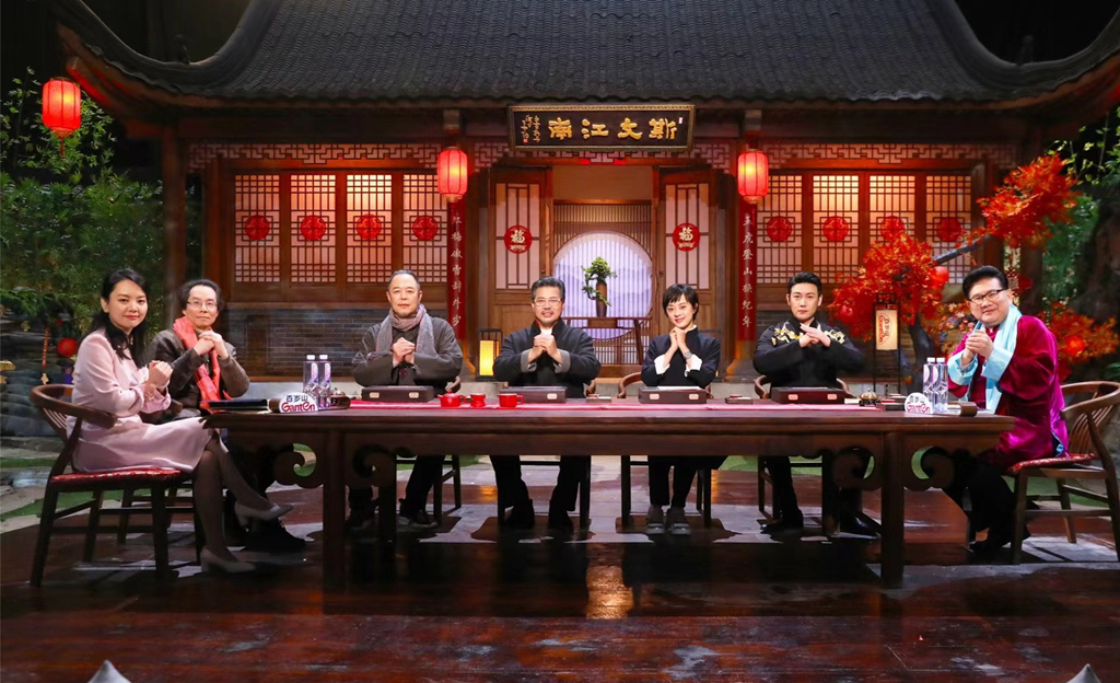 Tong Ruixin, Zhang Tielin, Lu Yi and Sun Li are in the same frame. They ...