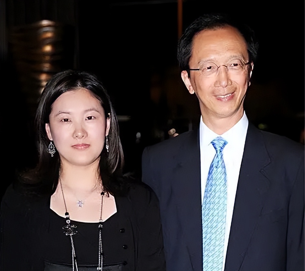 Hong Kong's "God of Wealth" married Fu Mingxia, who was 26 years younger - iMedia