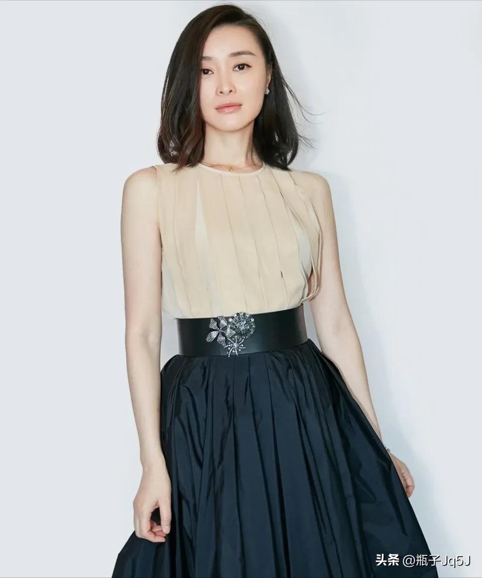 Wu Yue, the queen of Best Actress in Magnolia, and actor Lei Jiayin as ...