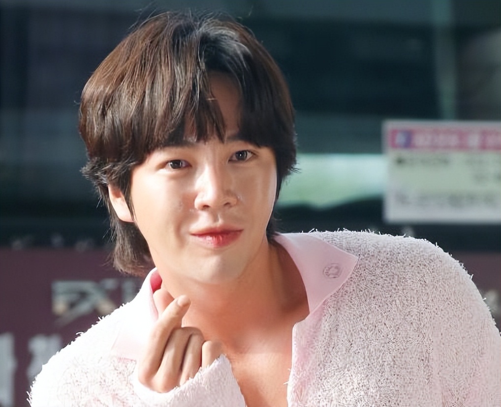 A recent photo of 35-year-old Jang Keun-suk was exposed, his face was ...