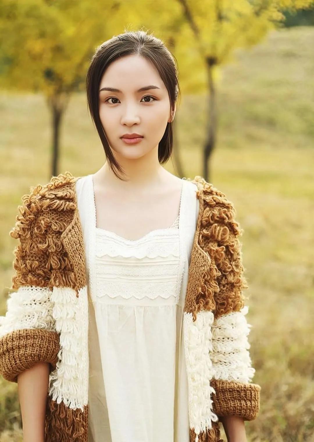 Mainland actress and singer - Hongli - iNEWS