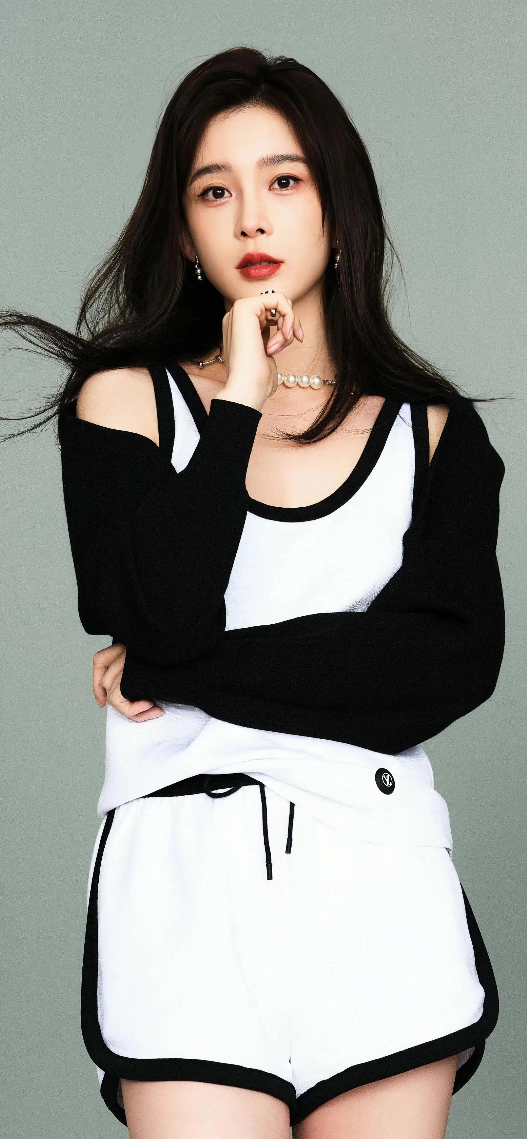 Appreciation of celebrity pictures: pure and beautiful Zhao Yingzi - iNEWS