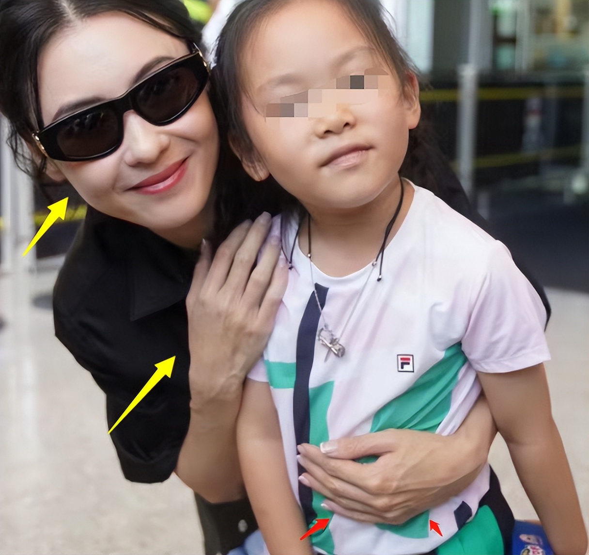 Playing big names? Cecilia Cheung showed up at the airport, making fans ...