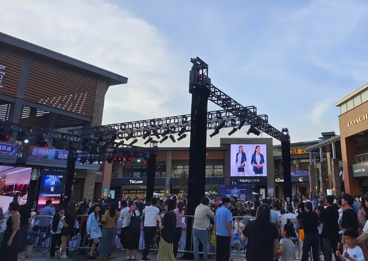 Outlets and Vipshop will become popular in 2023, and the "era of ...