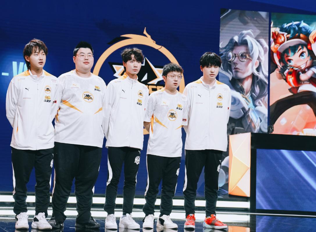 The Wolves almost won the best of the third week of KPL, TTG Kyuubi became the only seedling ...