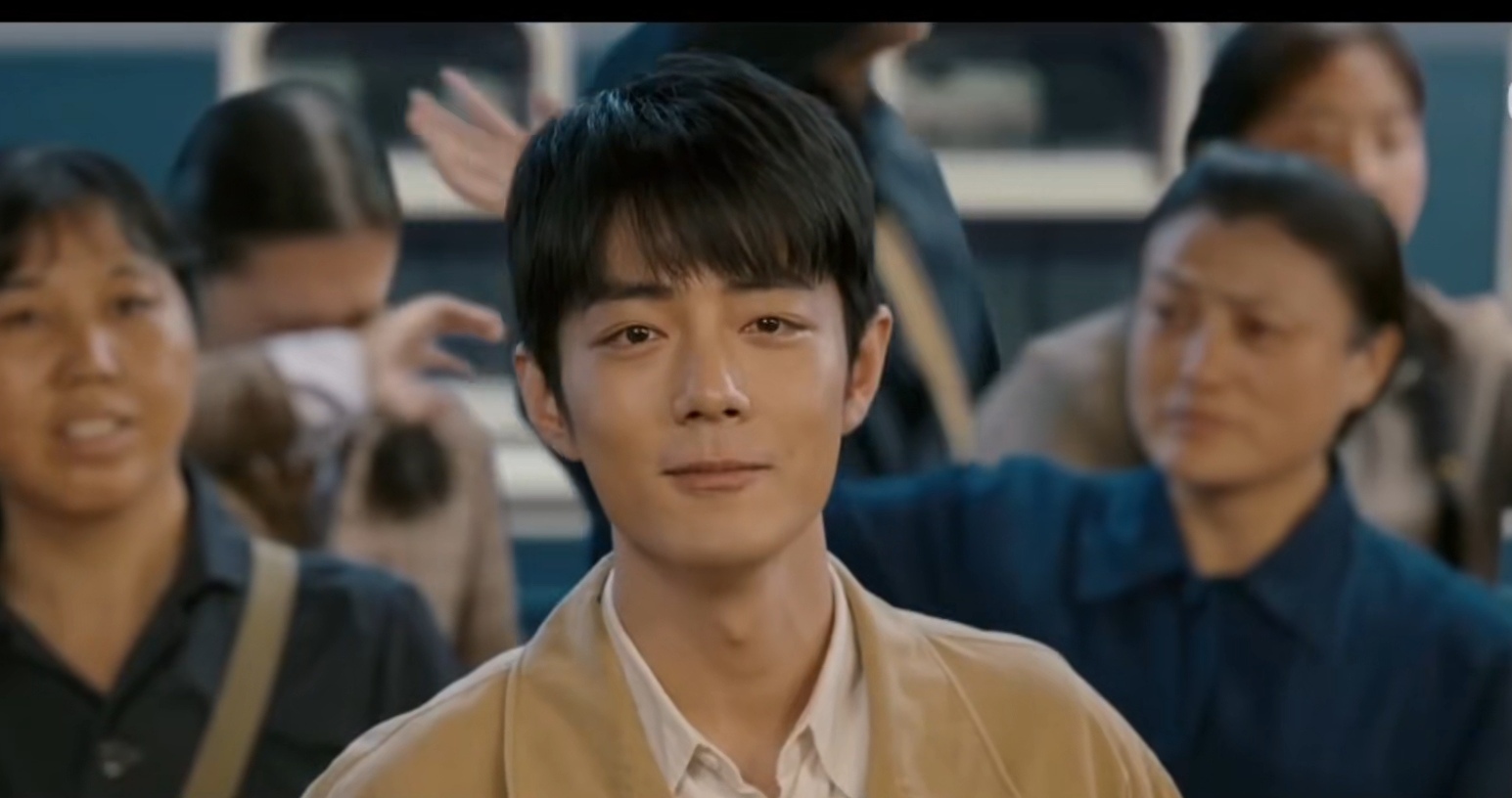 Staring, pursing lips and frowning all the way, "The Sea in Dream" Xiao ...