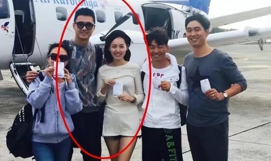 After leaving Ma Rong, Feng Qing came, and his new girlfriend was ...