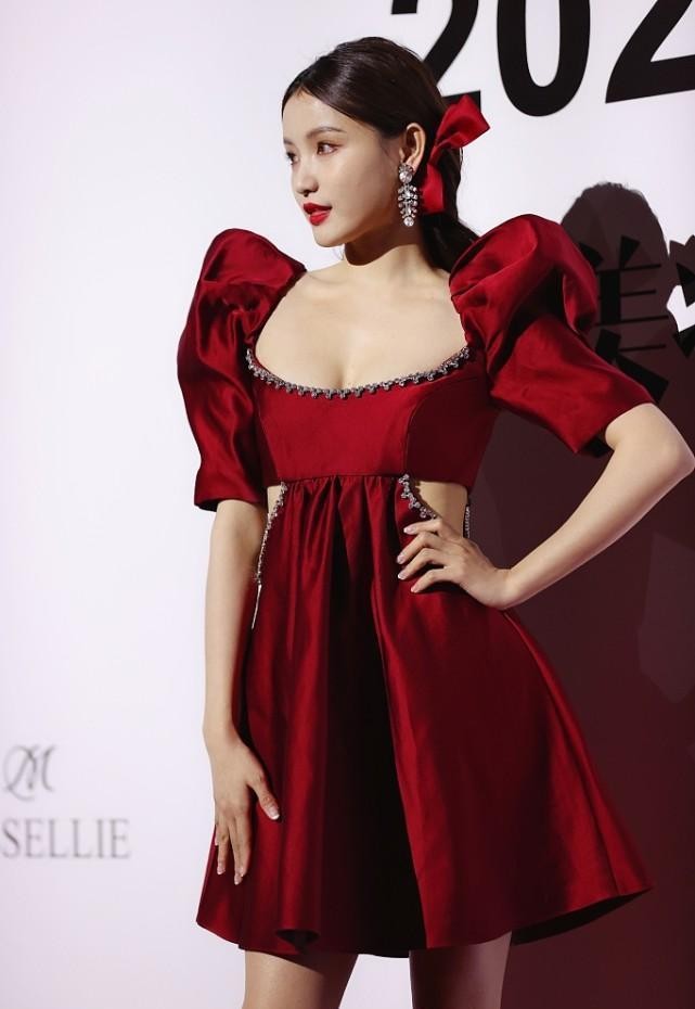 Are all the internet celebrities working so hard now? Lin Xiaozhai ...