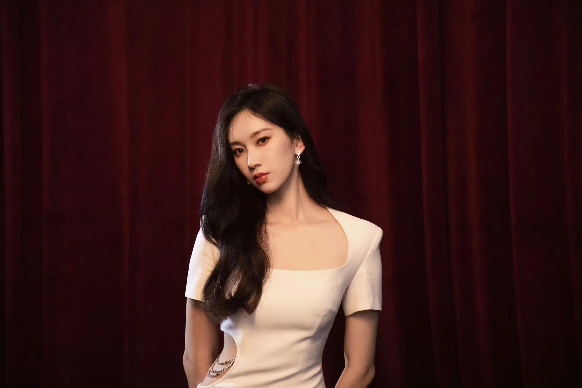 Liu Lingzi's beautiful picture - iNEWS