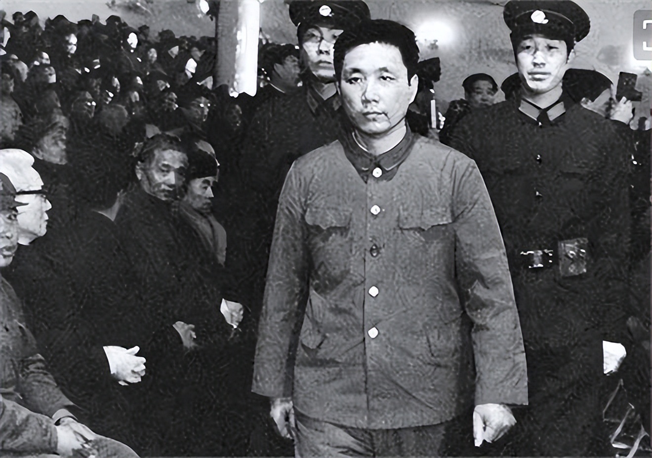 In 1976, Wang Hongwen sent his secretary to say something to his wife ...