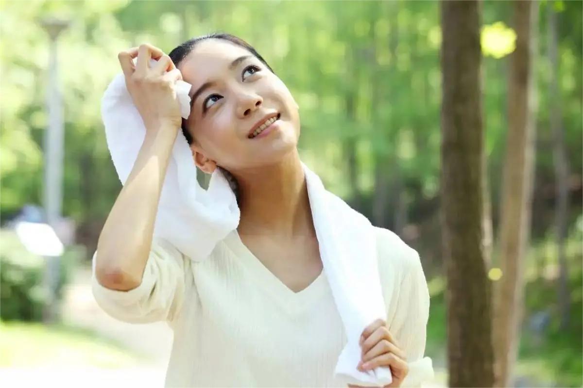 Sweaty head and always wet hair? Mostly because of these four reasons ...