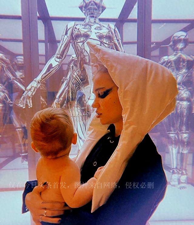 The president of Tesla revealed his love for his son. The youngest son ...