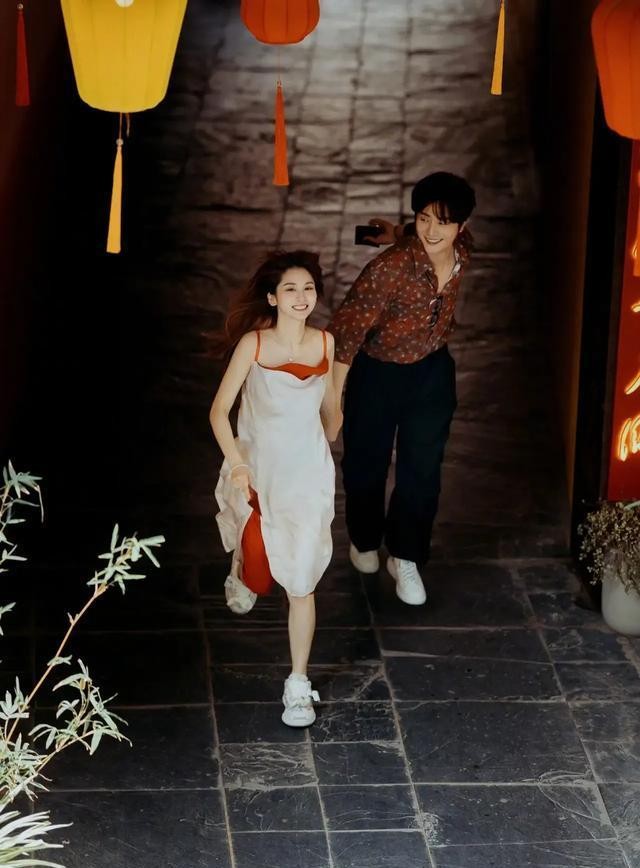 Lu Hu posted wedding photos and announced his marriage. He and Chen ...