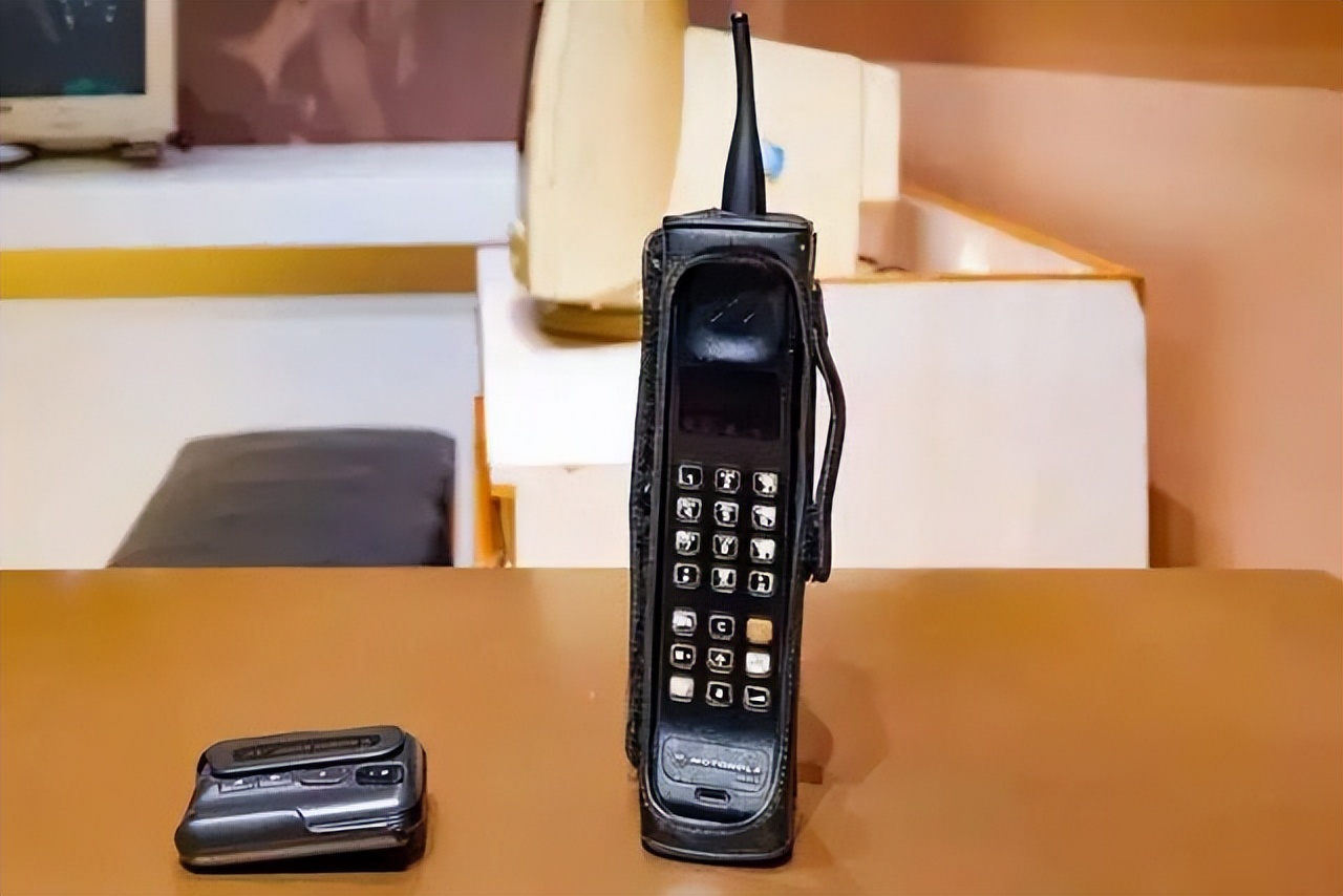 Disappeared for decades, the "Counterfeit Phone Godmother" reappears ...