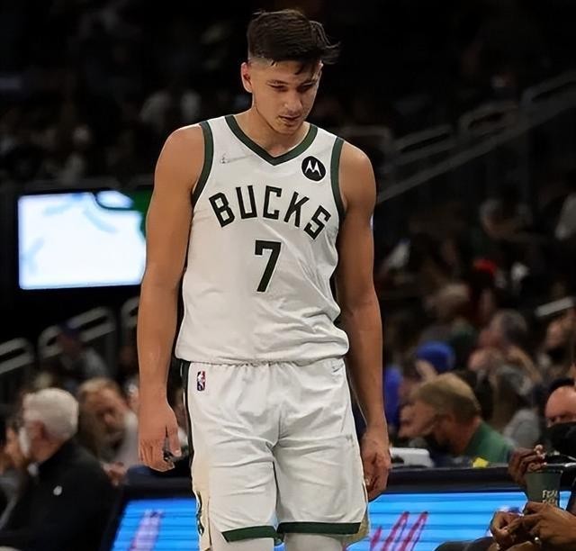 How exaggerated! 1 Gained 32 pounds in the summer and was demoted to ...