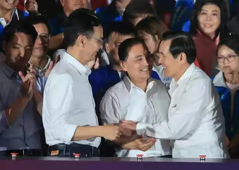 Two days and three things show that Hou Youyi can't hold Han Guoyu, and ...