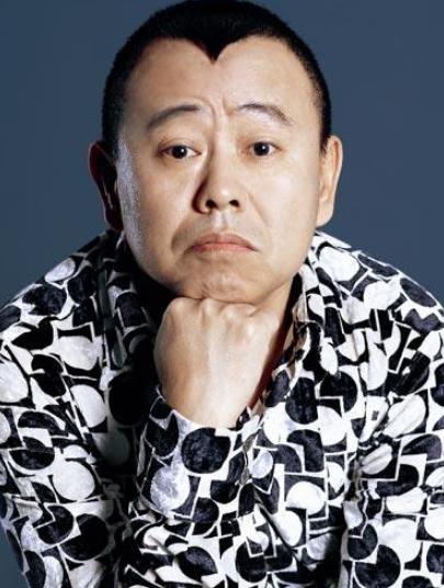 The 65-year-old Pan Changjiang's behavior caused controversy, dressed naive and exaggerated, and ...