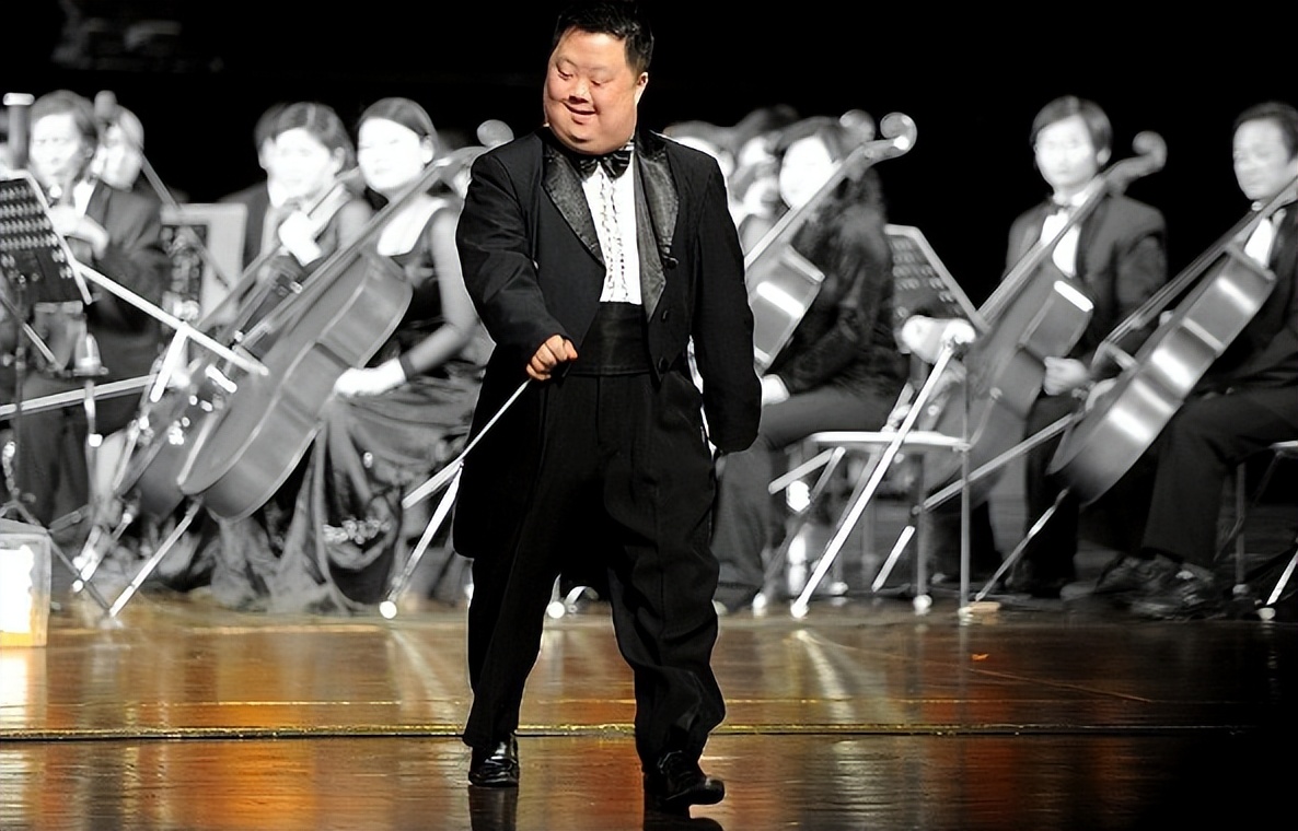 Knowing nothing about music but known as a "genius conductor", how did Zhou Zhou live after his ...