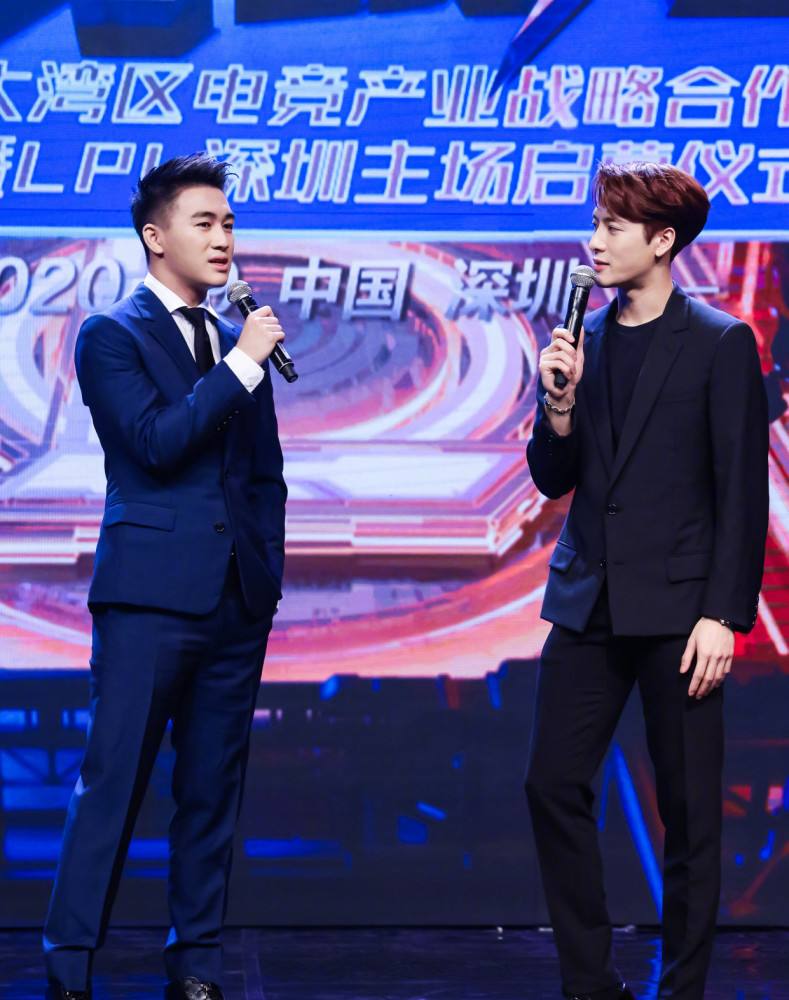 Xi Mengyao was just out of confinement, He Youjun went out to play ...