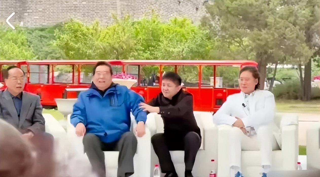 The 84-year-old singer Li Shuangjiang appeared at the event, and there ...