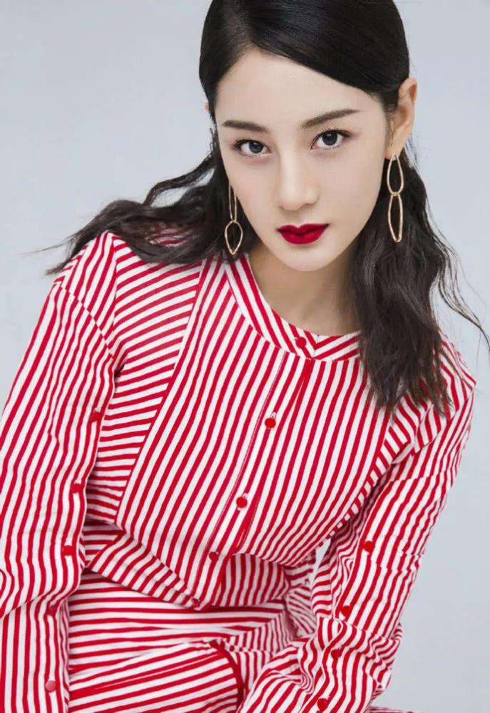 Zhao Yuanyuan: Pure and beautiful, beautiful and agile, full of charm ...