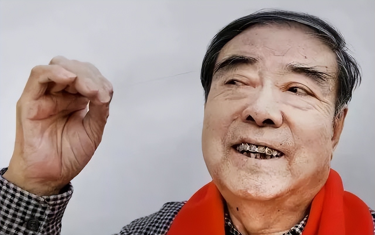 "A long eyebrow is worth more than ten thousand grains", what's the ...