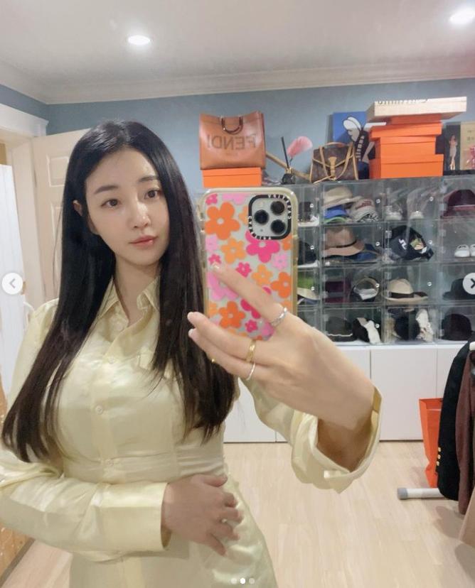 Kim Sharon, a Korean beauty, wants to show the world the beauty of a ...