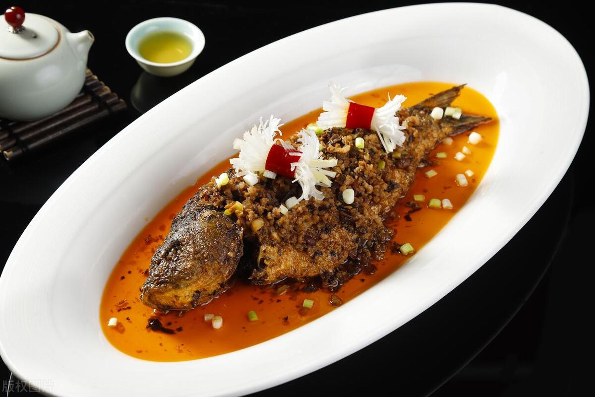 Grilled carp is a traditional Chinese dish - iMedia
