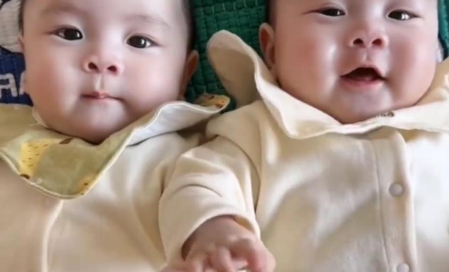 Finally a grandpa? Chen Meng exposed the twins on Liuyi, the two babies ...