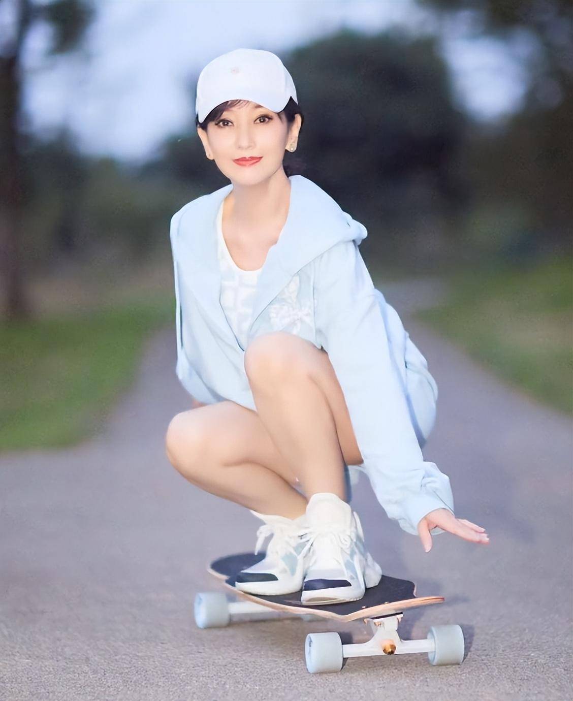 The real status of the goddess of immortality: full of wrinkles, stiff ...