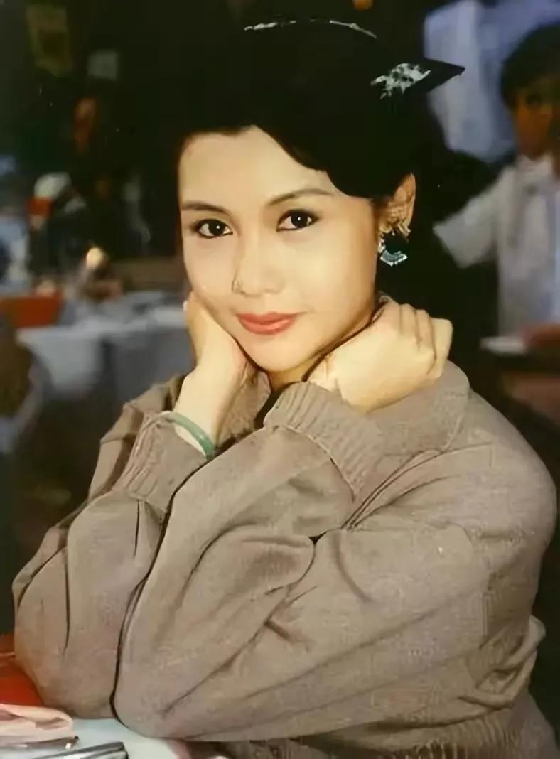 How does Qiu Shuzhen, who is cute and sexy, be sexy but not dusty? - iNEWS