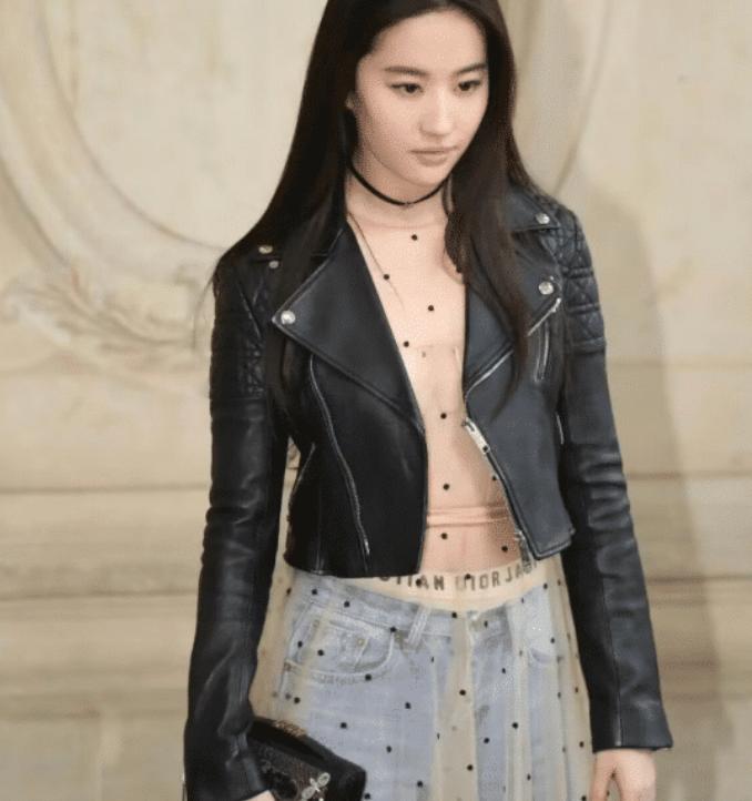 Liu Yifei's trendy outfits are fashionable, and the mix and match of ...