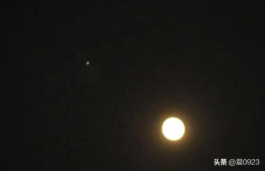 Jupiter conjunct the moon (the closest celestial phenomenon between ...