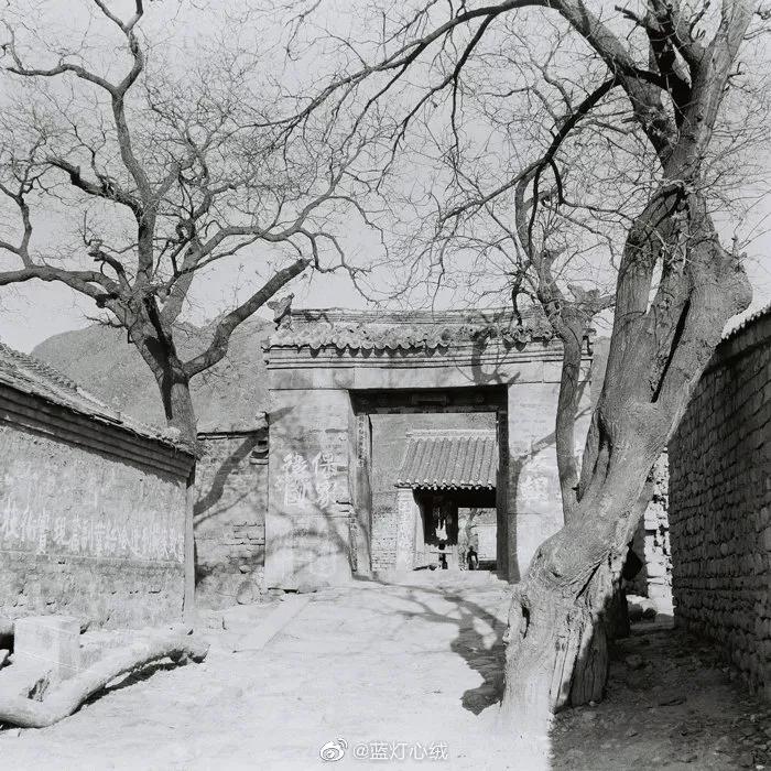 Don't misrepresent, there are no tomb guardians in the villages of the ...